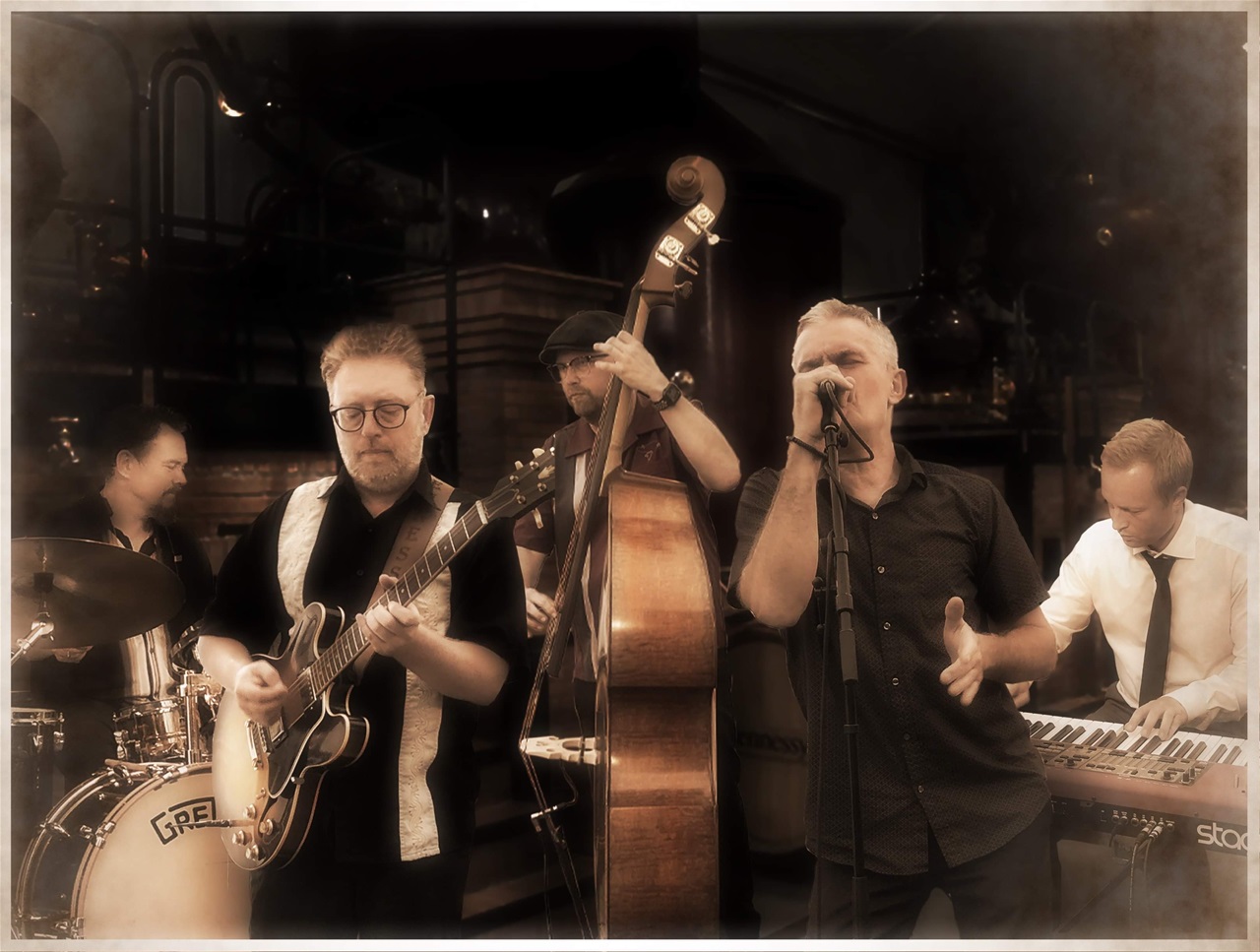 Hennesey Blues Band-presenteres av Grenland Blues og Rootsklub. - Kafe K
